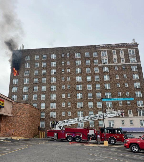 2-alarm fire reported in St. Louis City apartment building