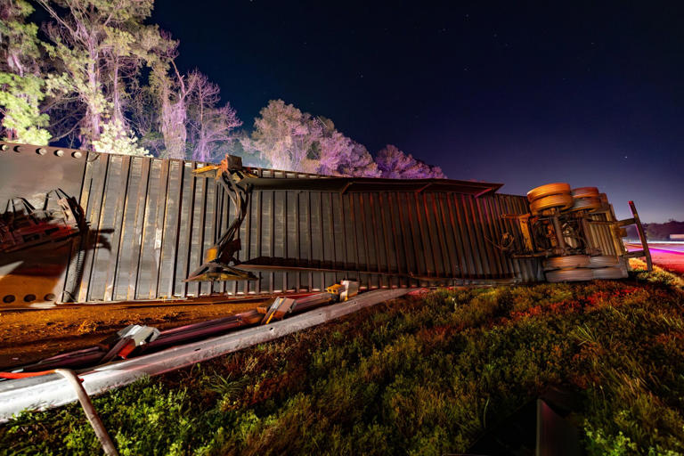 Semi-truck overturns on I-75 in Marion County, hits 2 other vehicles