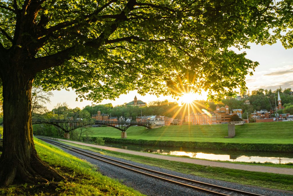 Photos of 15 small towns that feel like a Hallmark movie