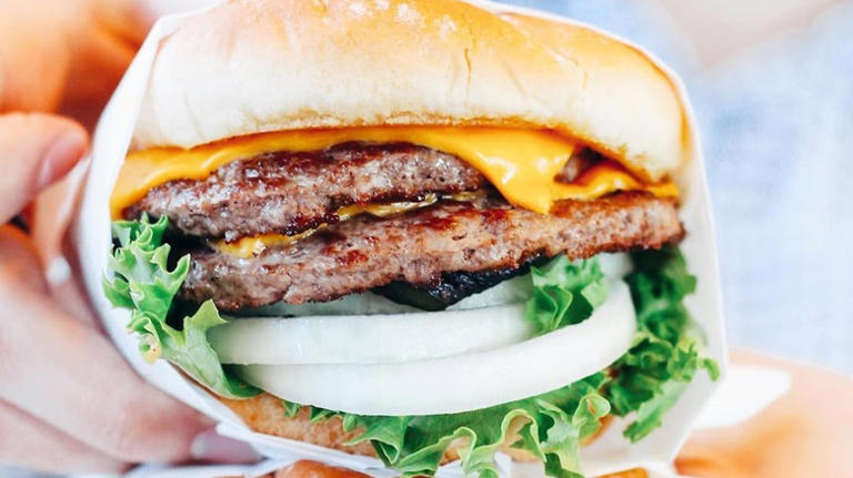 Arizona's beloved burger spot is an old-school Phoenix drive-through ...