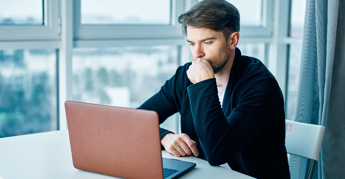 When a man has no close friends, these 12 habits often appear