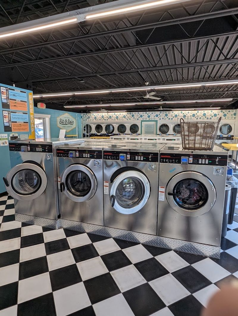 This Arkansas laundromat turns a basic chore into photoshoots and fun ...