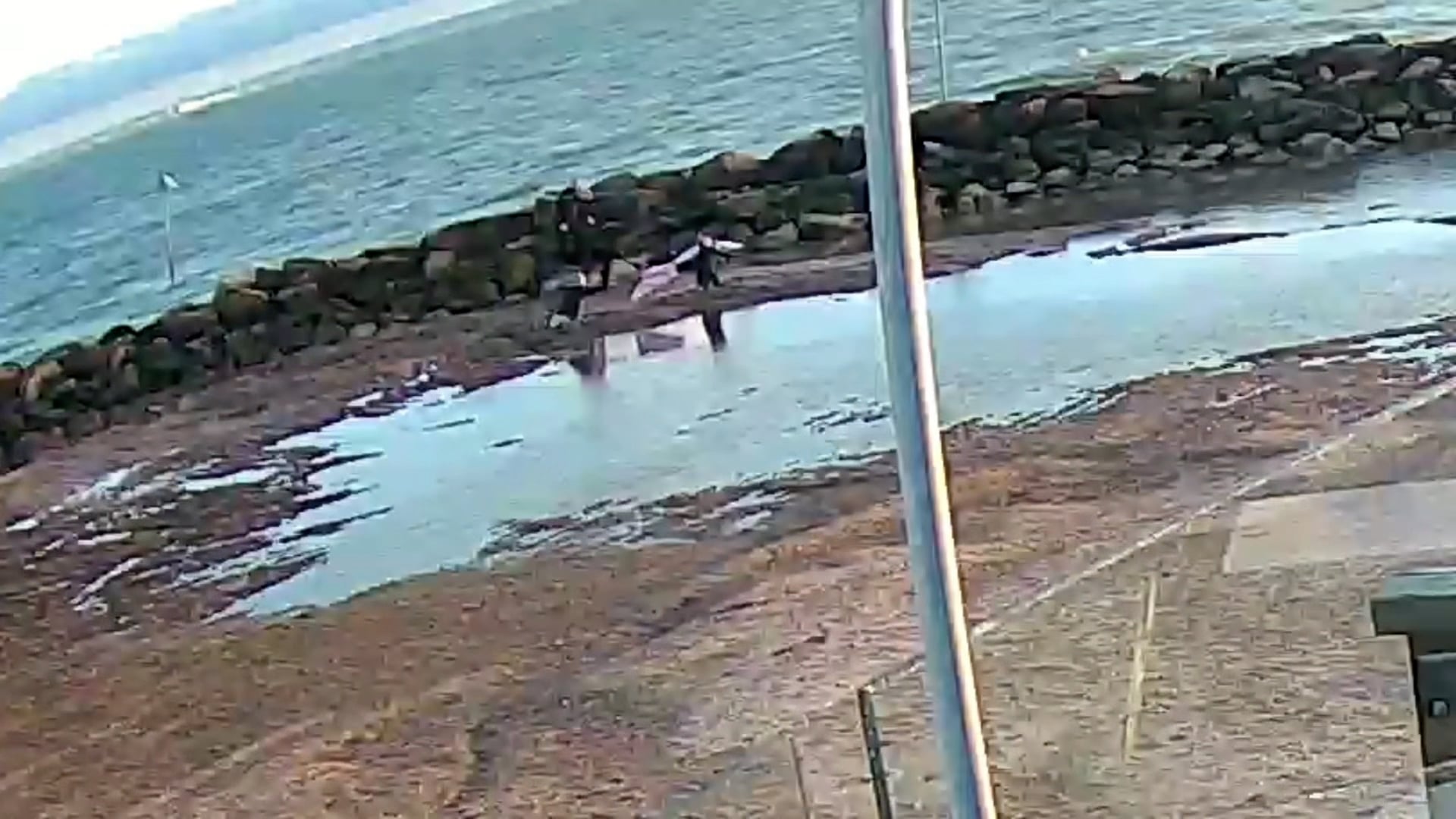 Video: Dramatic moment mum and daughter are saved from sinking sand