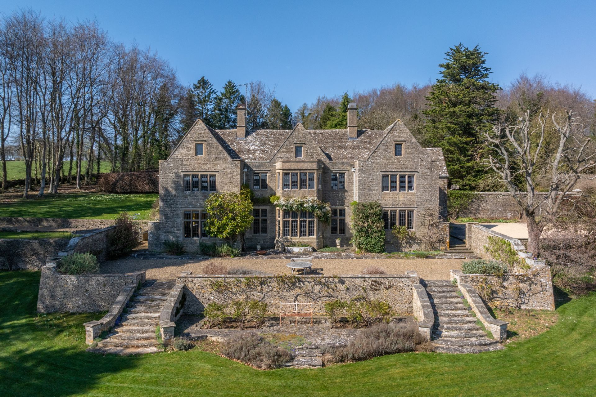 Inside a beautiful Cotswold home designed by renowned Arts & Crafts ...