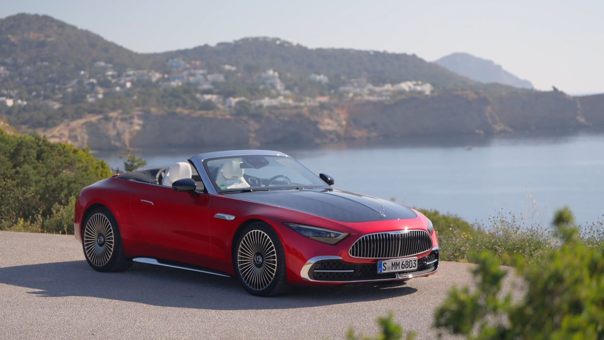 Der neue Mercedes-Maybach SL Monogram Series - Motorhaube mit ...
