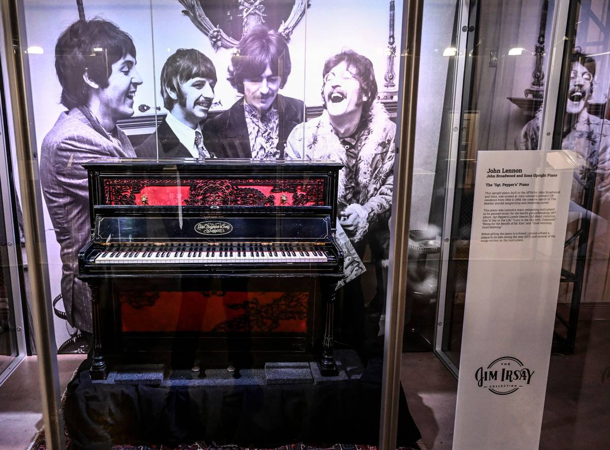 Piano de John Lennon bate recorde e torna-se o objeto mais caro dos ...