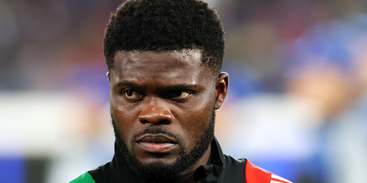 Djed Spence avoid shaking hands with Thomas Partey due to rapist ...
