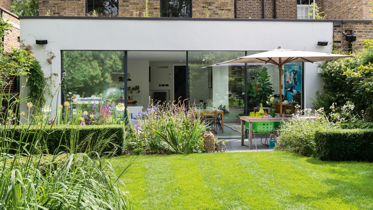Estate agents say this simple April lawn job makes your home instantly ...