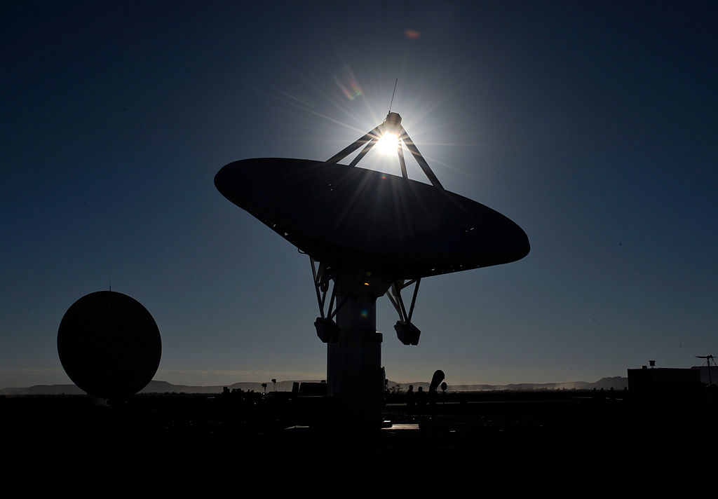 Giant 'space laser' found shining towards Earth from 8,000,000,000 ...
