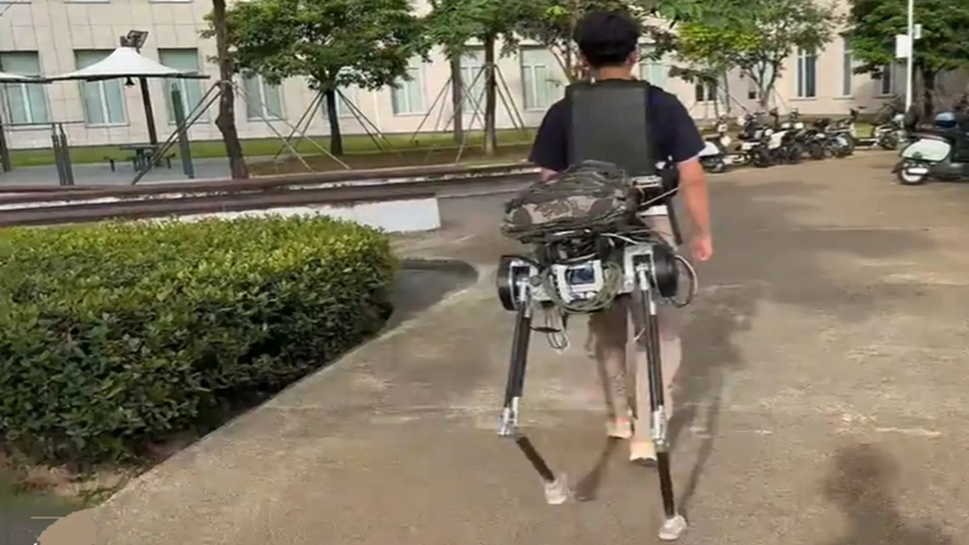 Scientists create robot centaur legs that make heavy lifting a breeze