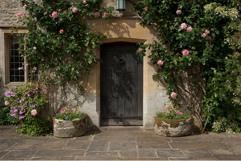 Inside a beautiful Cotswold home designed by renowned Arts & Crafts ...