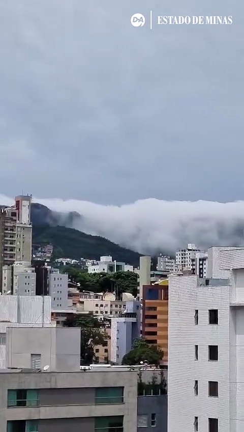 Serra do Curral surge sob cascata de nuvens em Belo Horizonte
