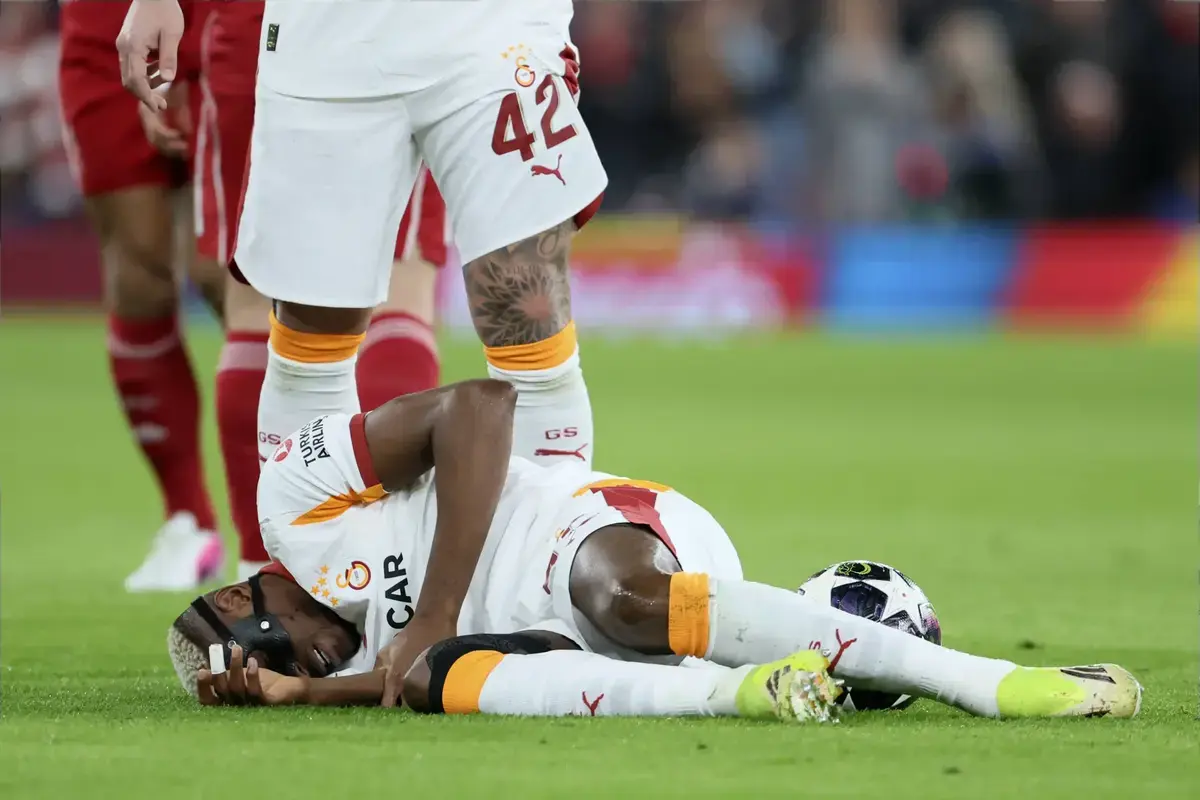 Victor Osimhen breaks arm in Liverpool game