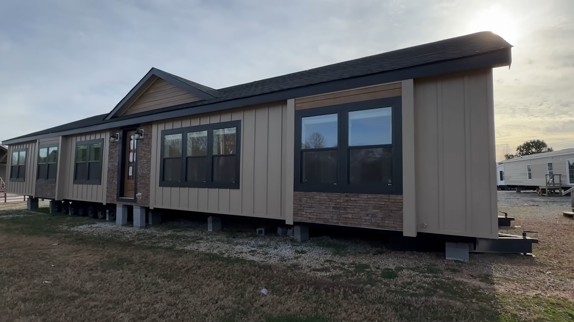 Prime 2058 by Sunshine Homes | 4 bed, 2 bath prefab house tour