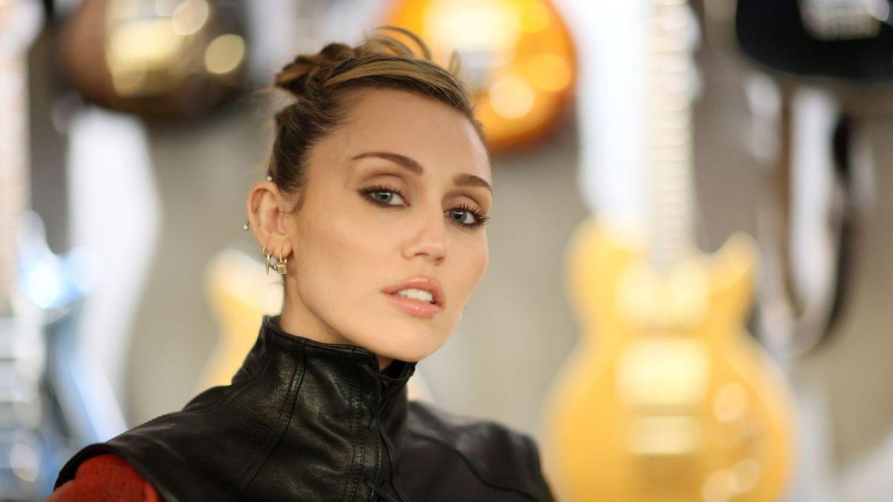 Instead of boring recessed lighting, chic people, including Miley Cyrus ...