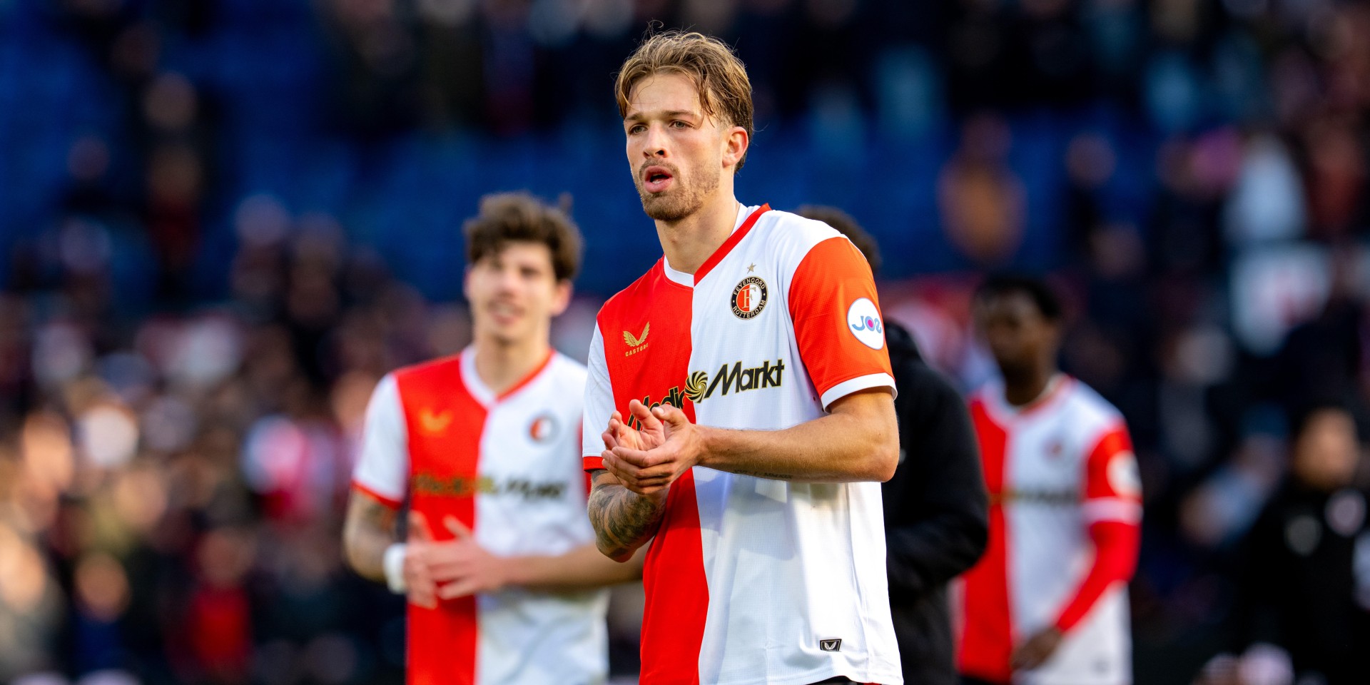 Van Persie met handen in het haar: Valente haakt af op Feyenoord-training