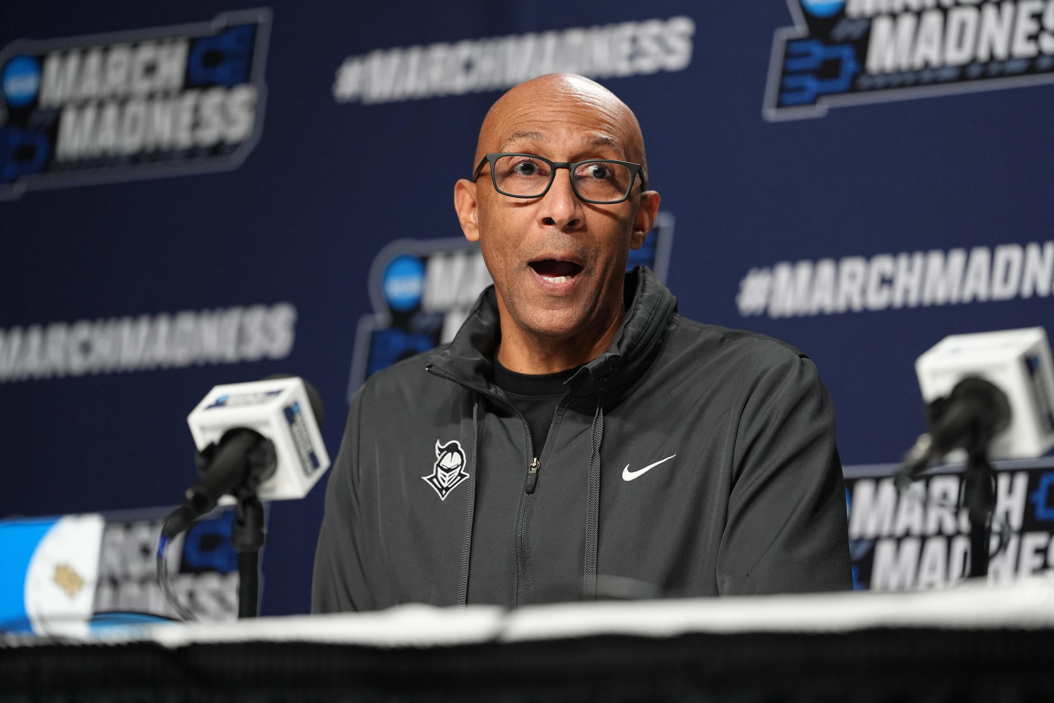 Johnny Dawkins receives new contract extension as UCF basketball coach