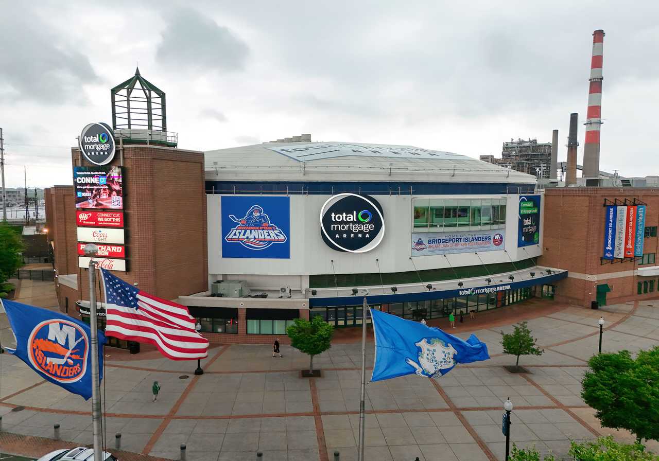 Bridgeport Islanders are leaving CT for Canada; arena announces 'new ...