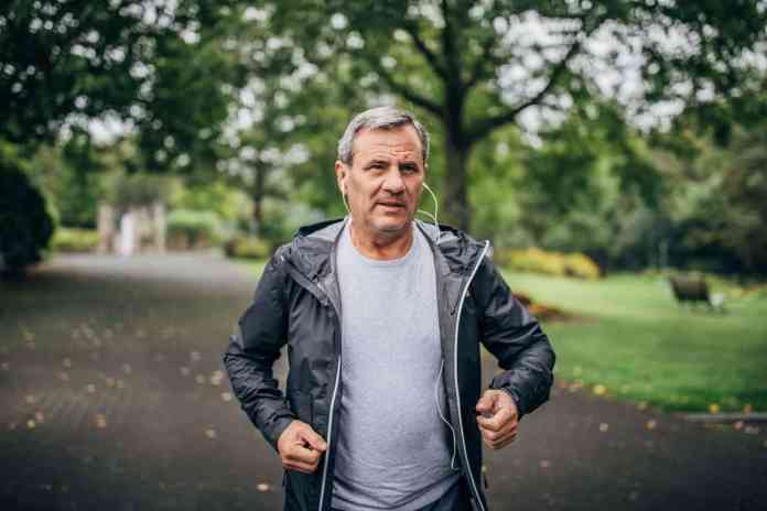 Correr en caminadora o calle: ¿qué quema más grasa?
