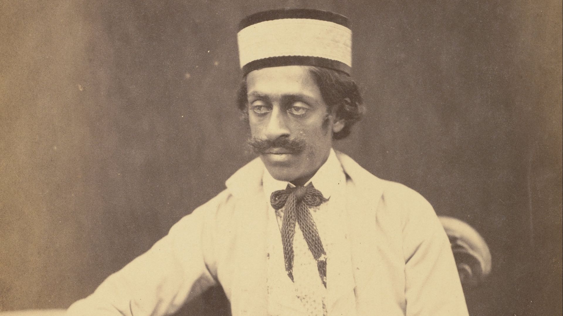 10 royal families that secretly ran out of money & 10 that stayed rich