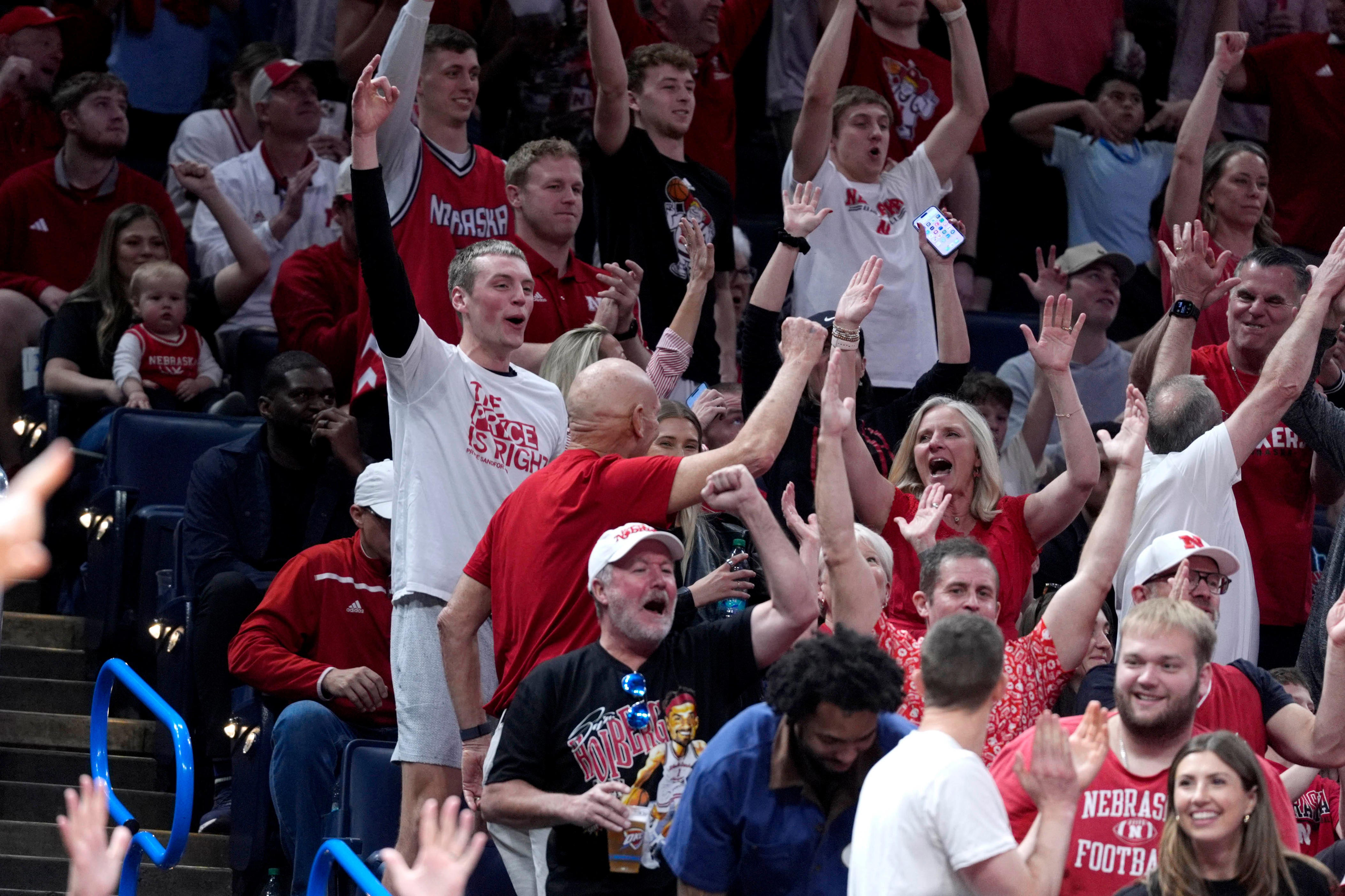 Payton Sandfort flies overnight after NBA debut to surprise brother ...