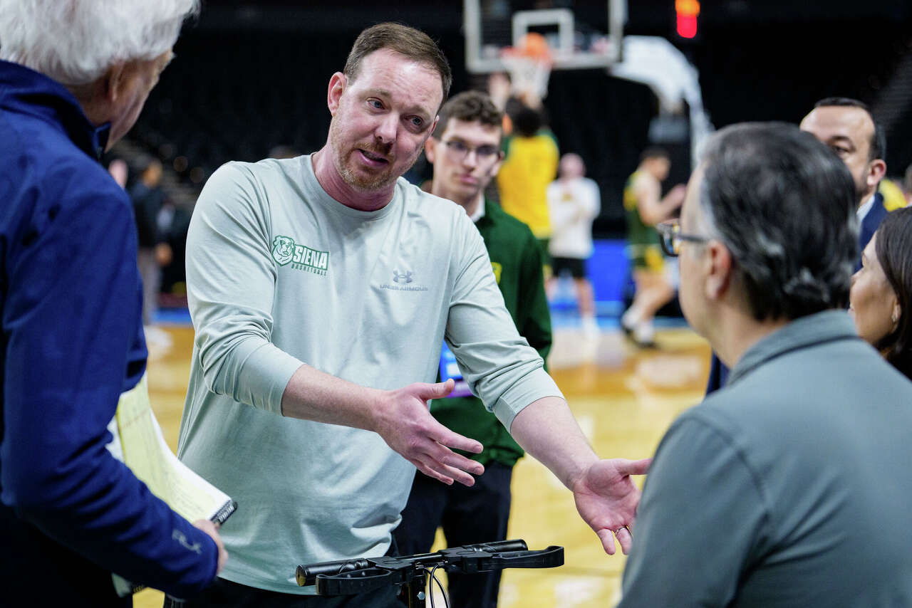 4-star recruit Ryan Moesch receives release from Siena men's basketball ...