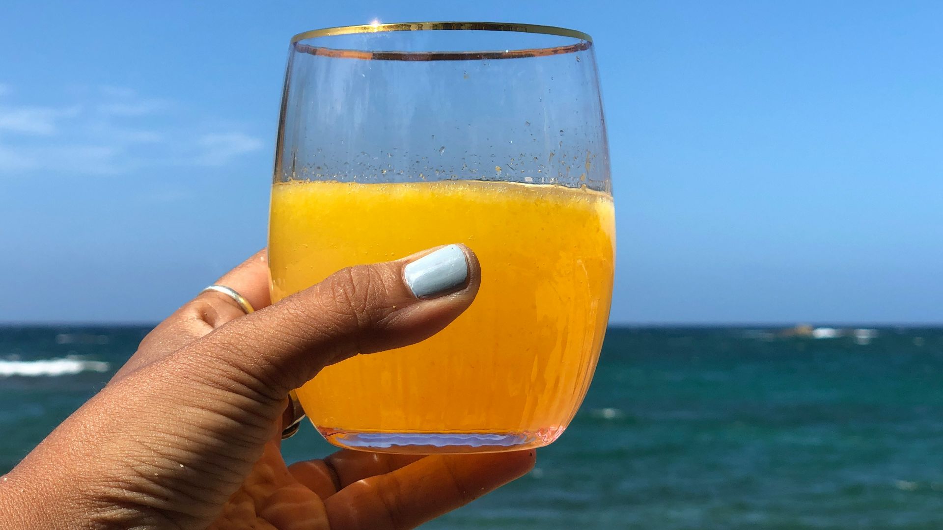 10 unhealthiest sodas to avoid & 10 healthiest to indulge in