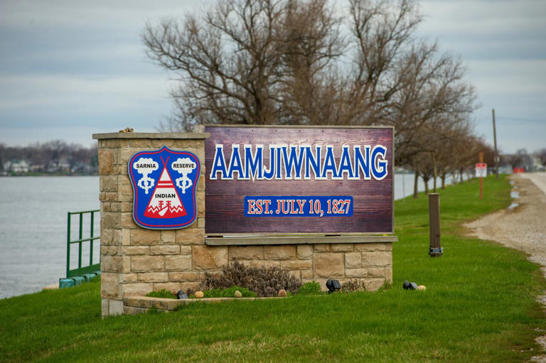 Aamjiwnaang First Nation feels left in the dark after oil spill in St ...