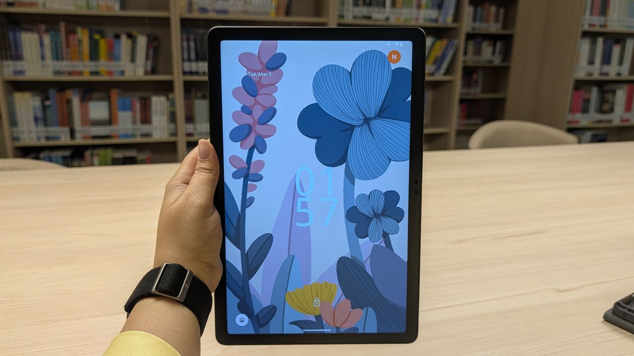 This unique tablet combines full Android power with a paper-like ...