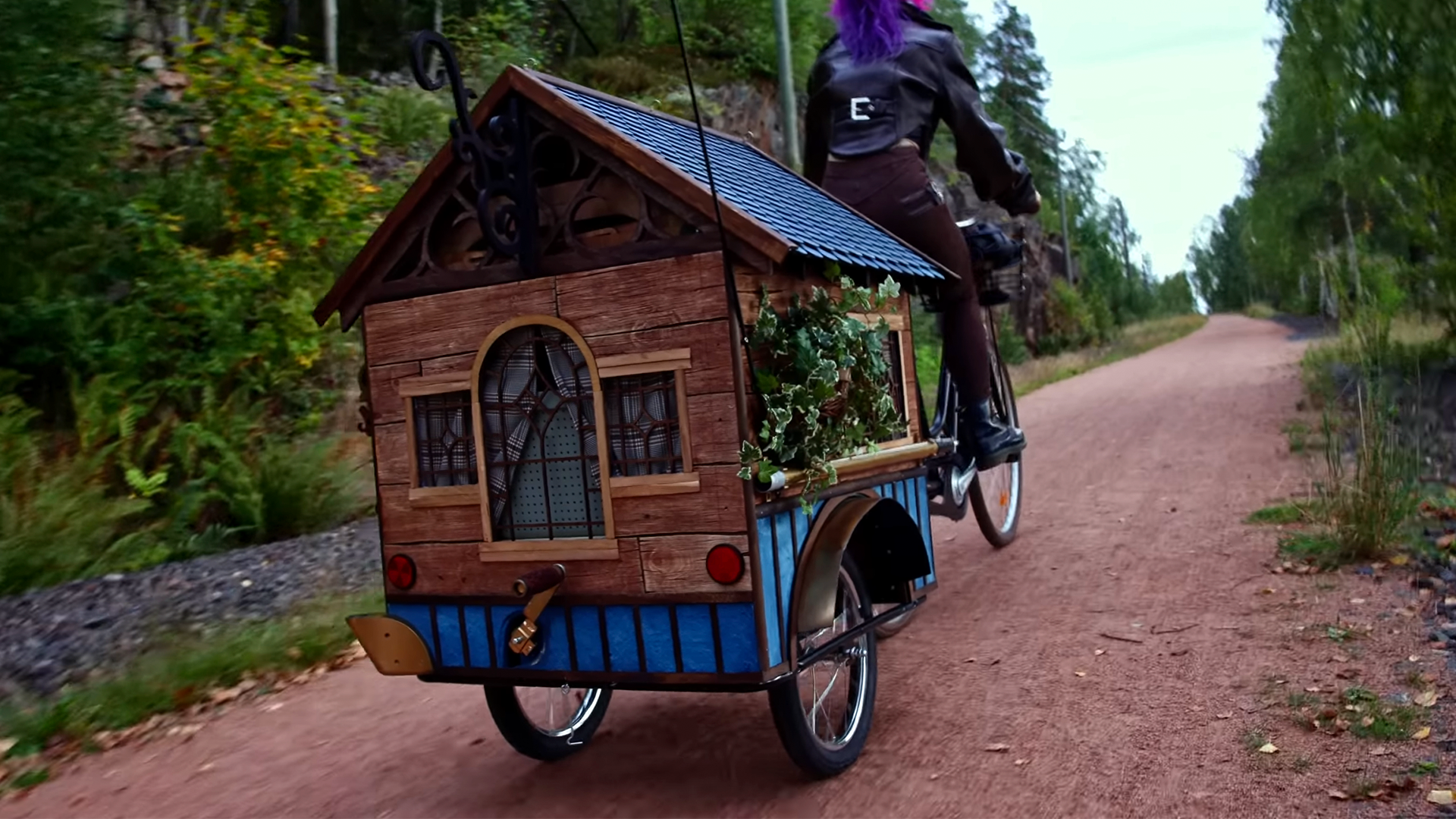 I built my dream mobile painting studio 🚴‍♀️🎨