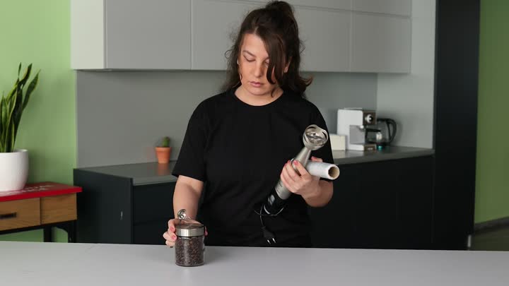 Macinazione del chicco di caffè, macina caffè gratis