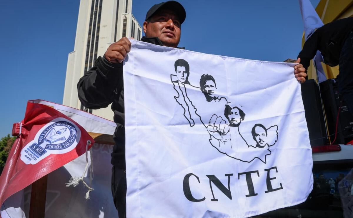 CNTE vuelve a la Segob a mesa de negociación; magisterio presiona con ...