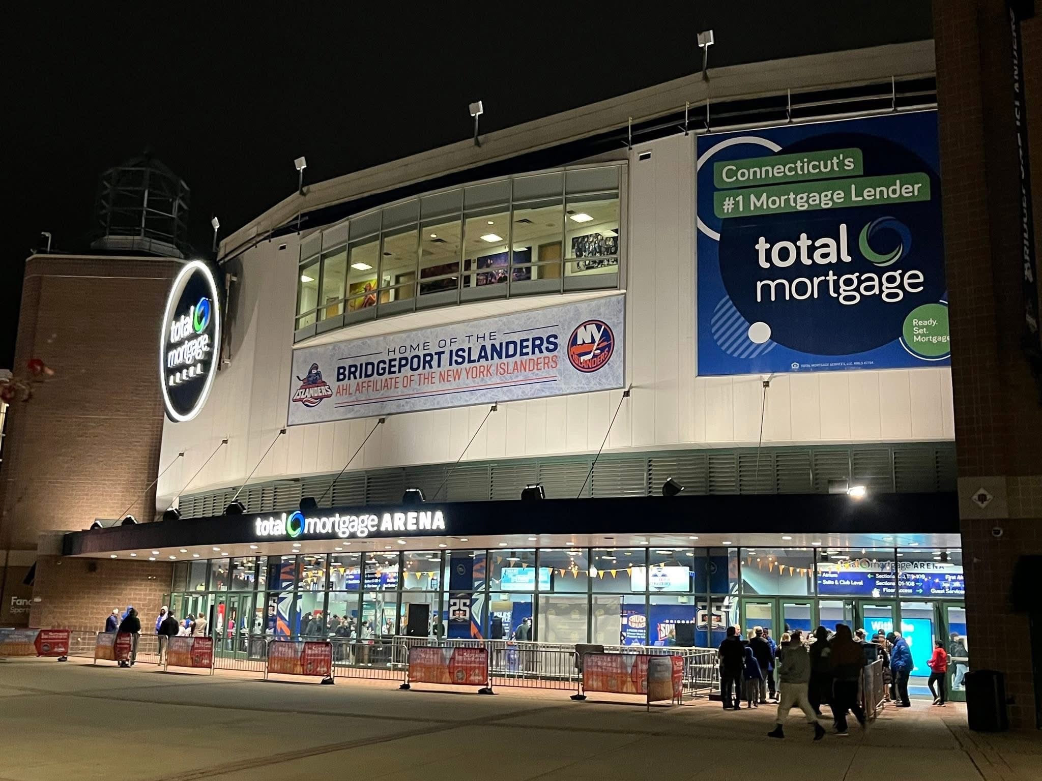 Islanders plan to relocate AHL affiliate team to Canada