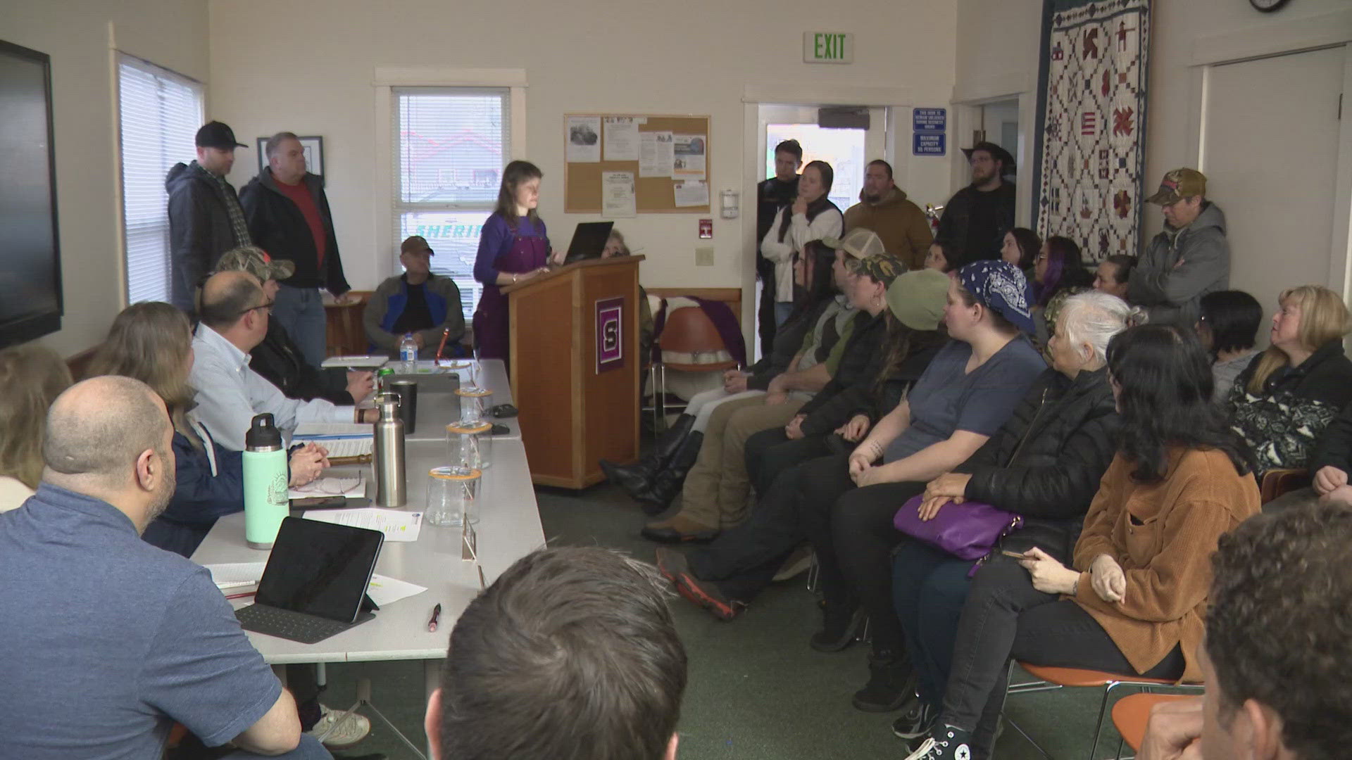 Parents confront Skykomish school board after PE teacher charged with rape
