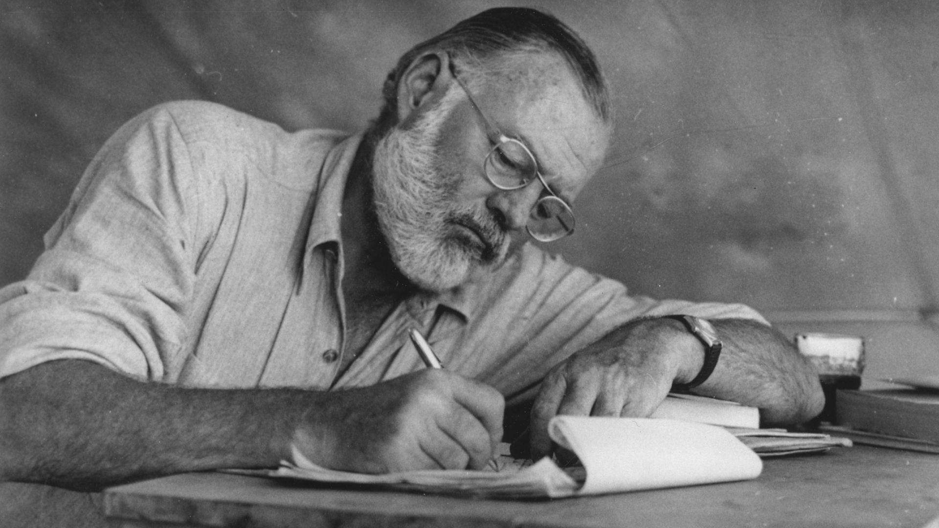 10 reasons people hate Ernest Hemingway & 10 reasons they love him