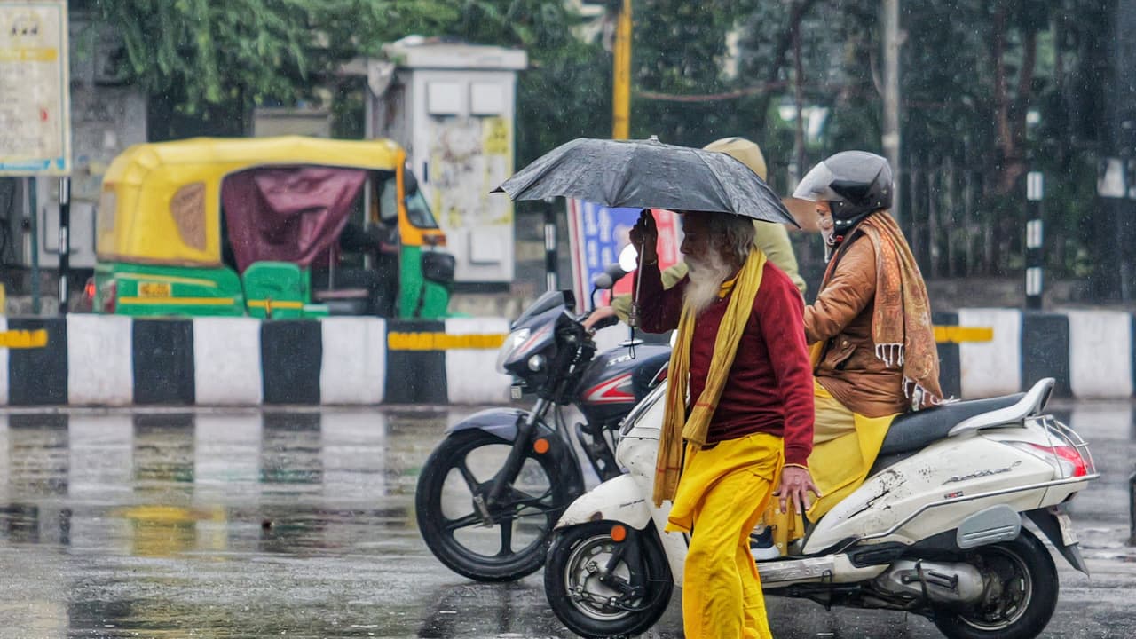 WB weather update: ভোর থেকেই মেঘলা আকাশ, দিনভর ঝড়বৃষ্টির পূর্বাভাস ...