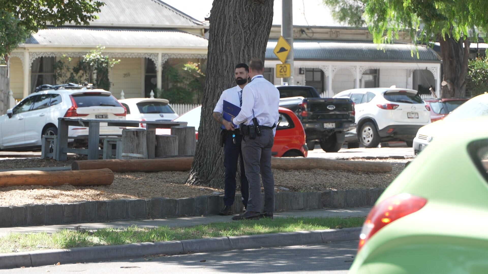 Man stabbed in Port Melbourne by unknown offender in early morning attack