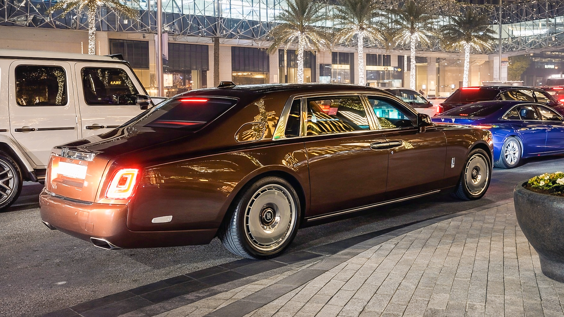 A stunning $600K Rolls-Royce Phantom EWB in Dubai
