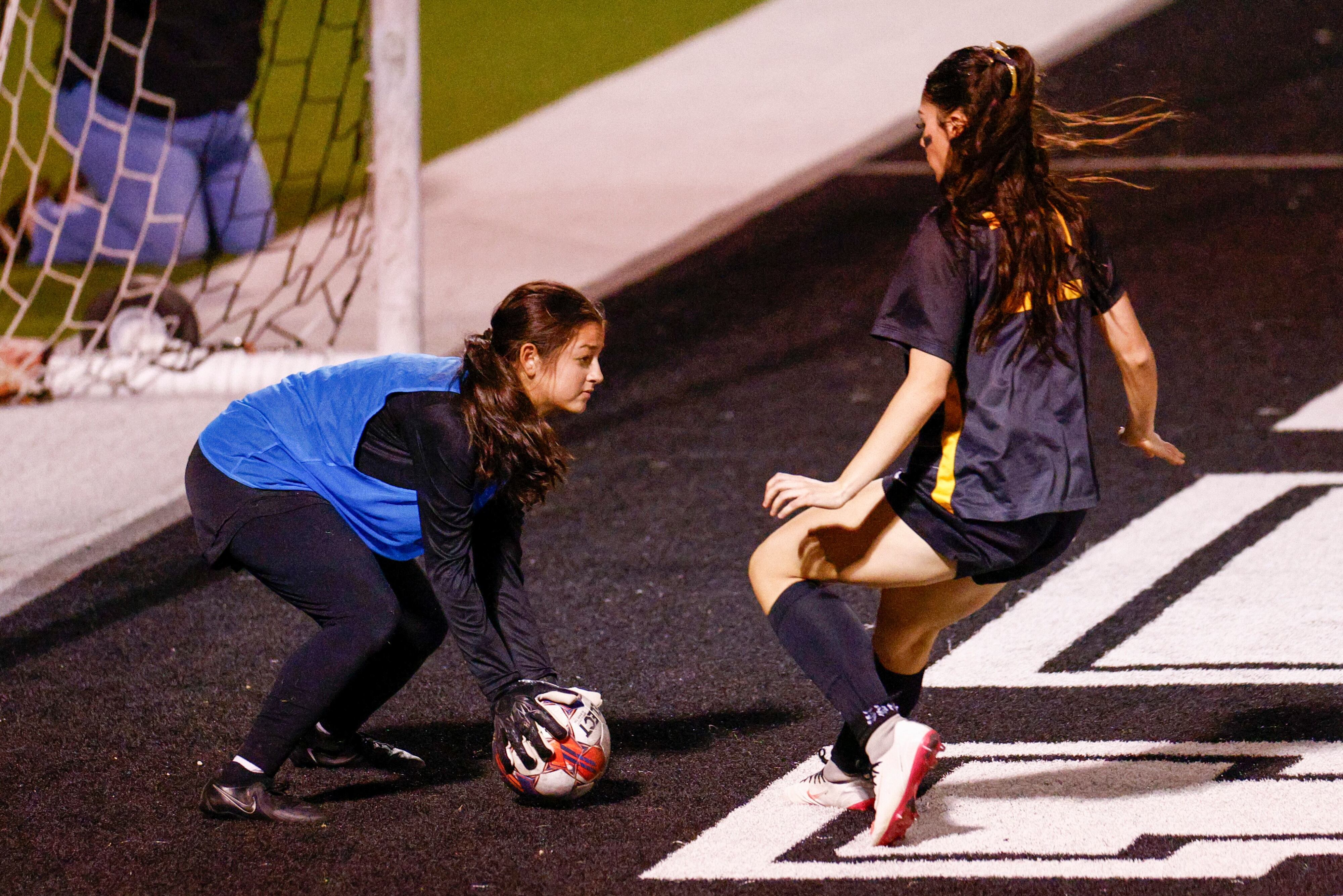 UIL soccer playoffs: Forney girls kick off postseason with dominant win ...