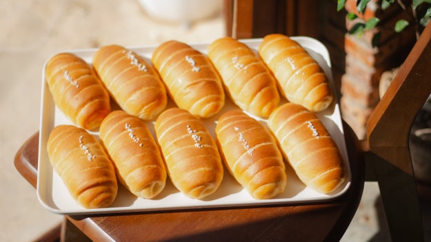 I tried making the viral Japanese salt bread that the internet is ...