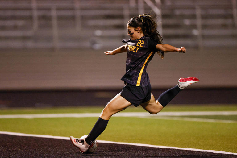 UIL soccer playoffs: Forney girls kick off postseason with dominant win ...
