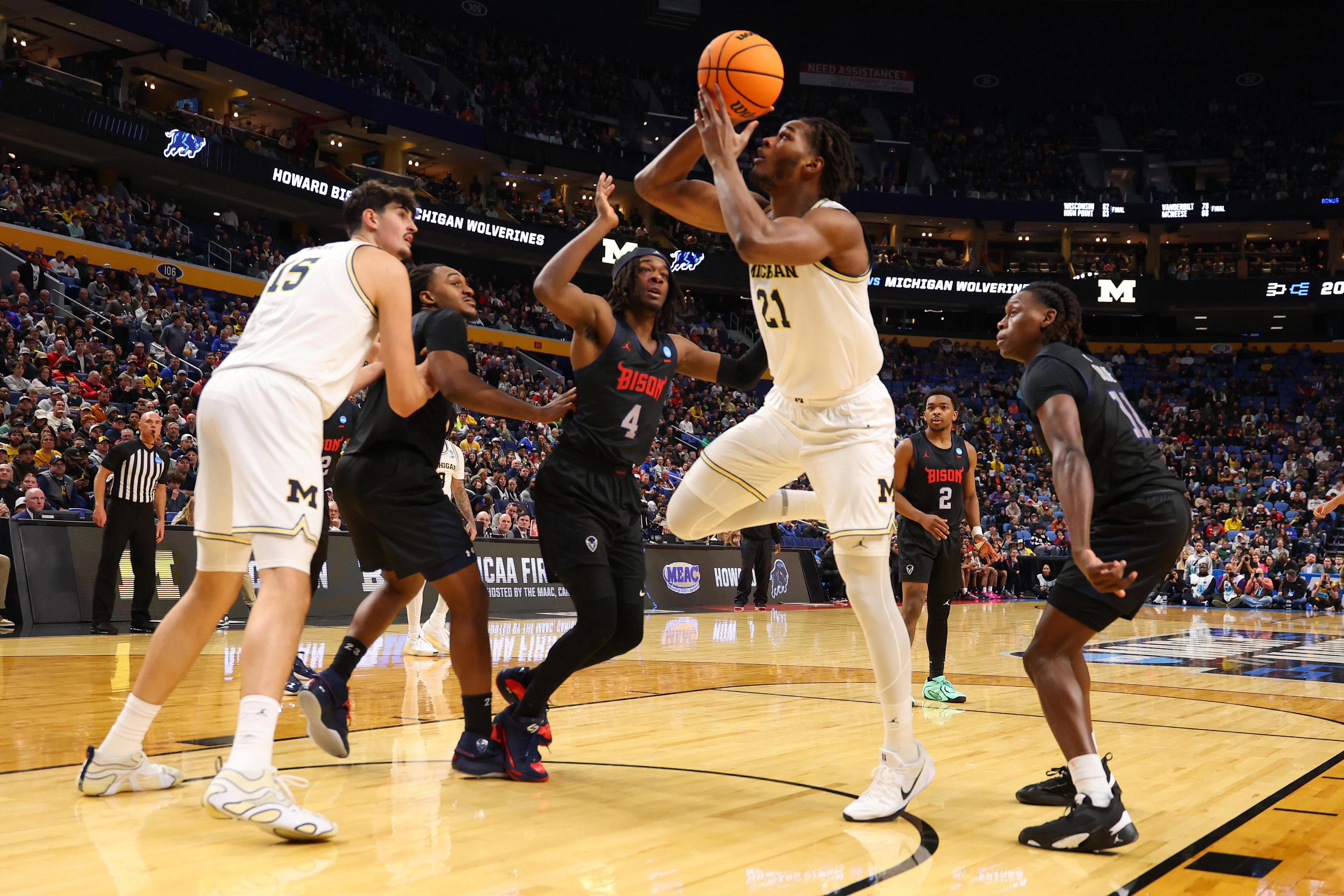Recap: Michigan scores 101, outraces Howard in NCAA tournament