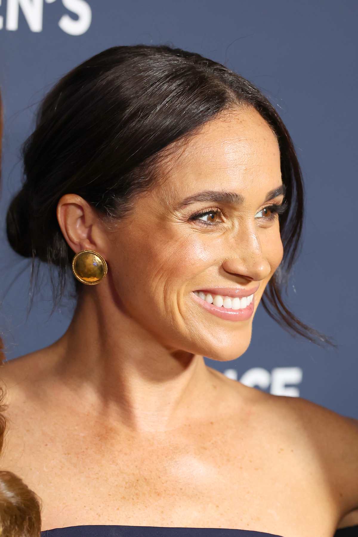 Meghan Markle looks gorgeous as she hugs her close friend in sweet ...