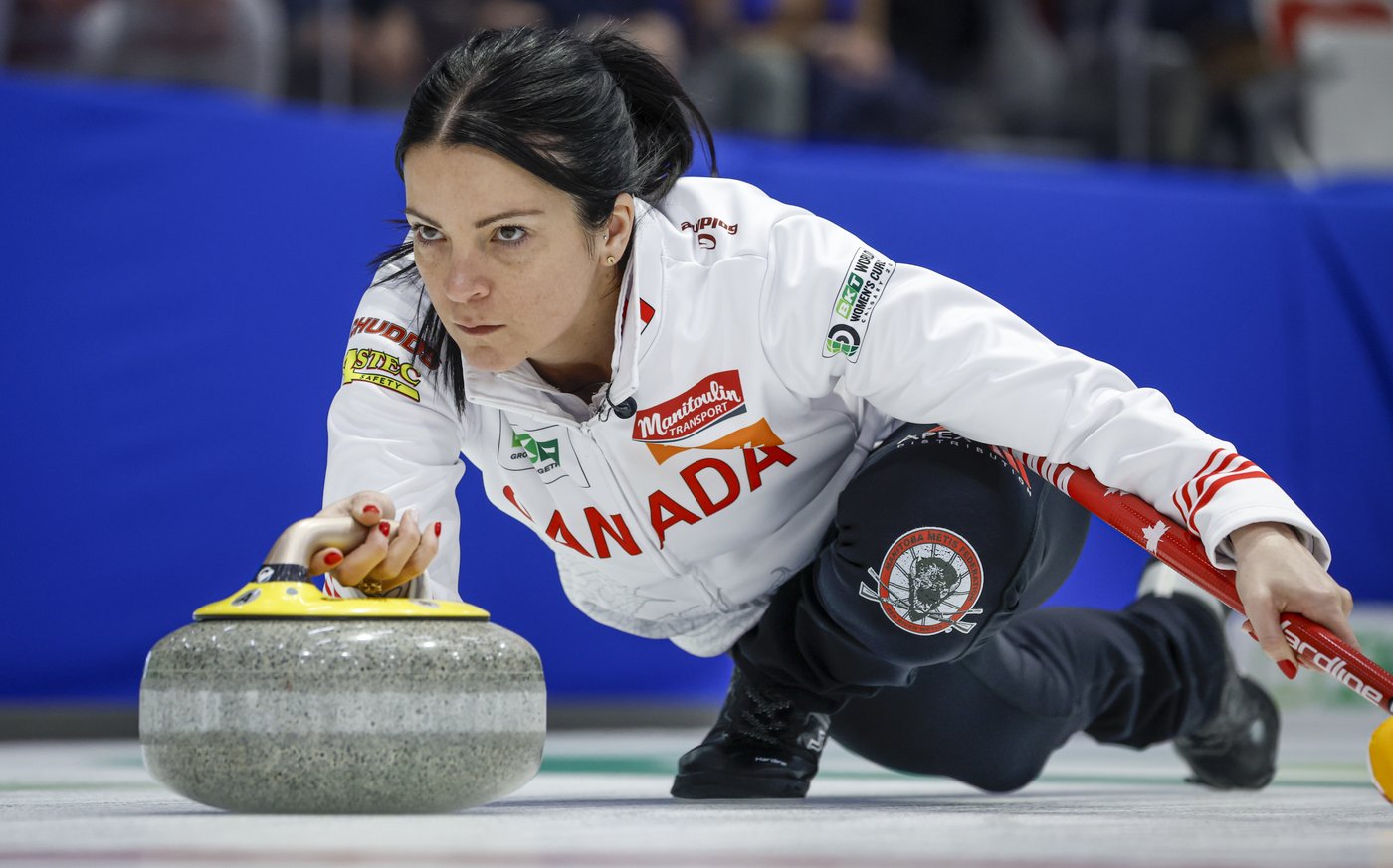 Canada's Kerri Einarson reaches world curling championship playoffs ...
