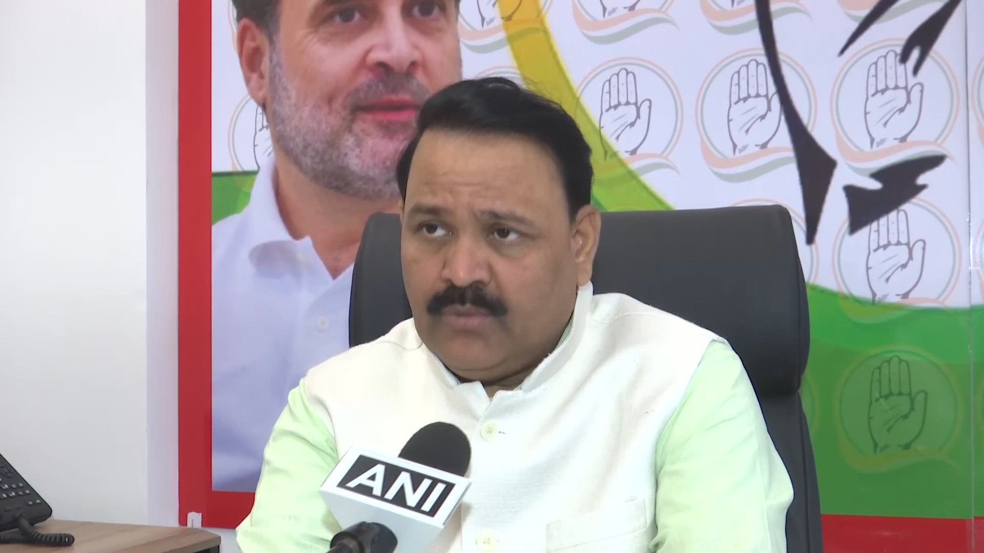 Delhi: Manoj Kumar (Congress) On Congress MP Shashi Tharoor Statement ...