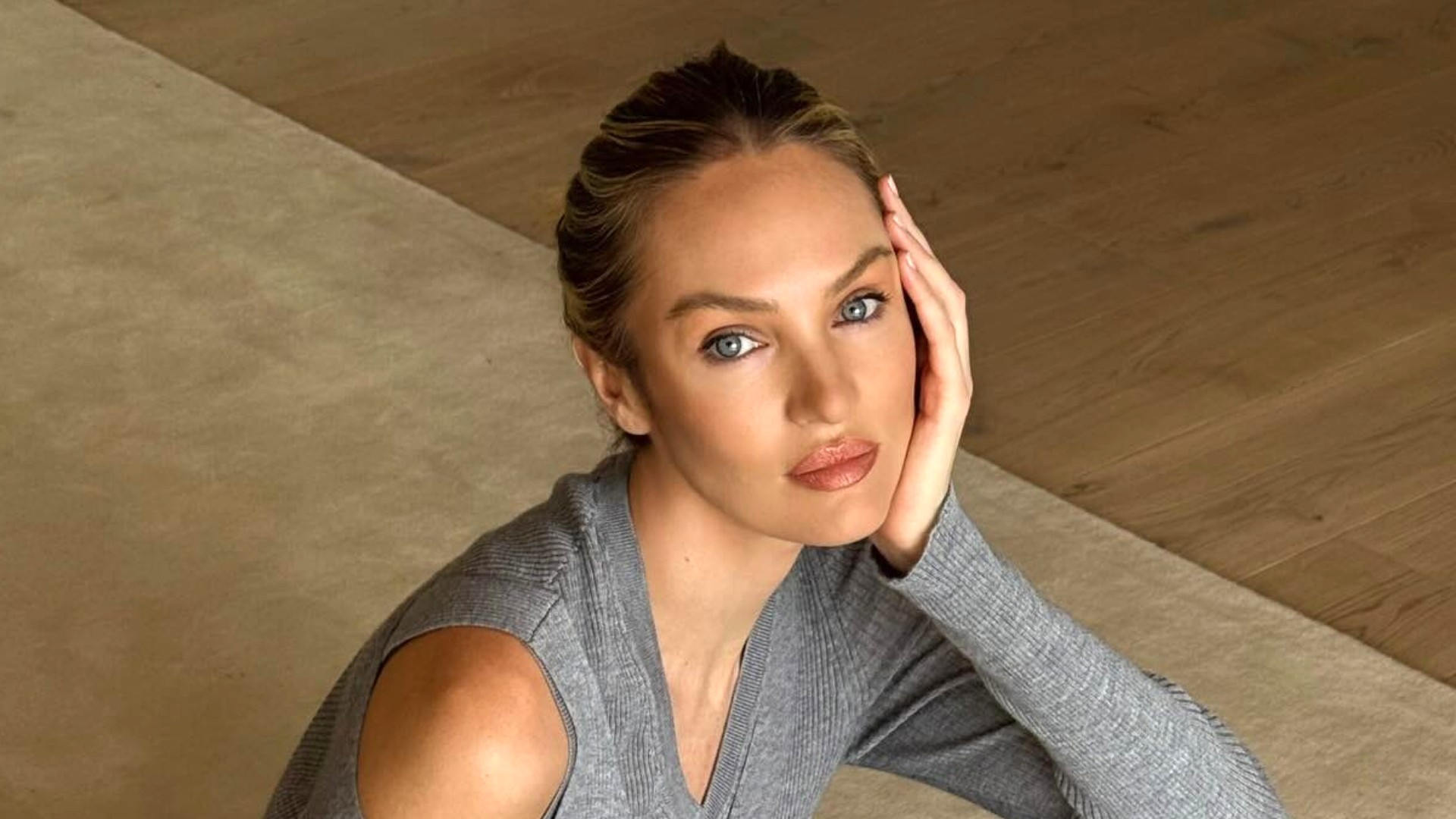 Deze 37-jarige Zuid-Afrikaanse model straalt in yogakleding.