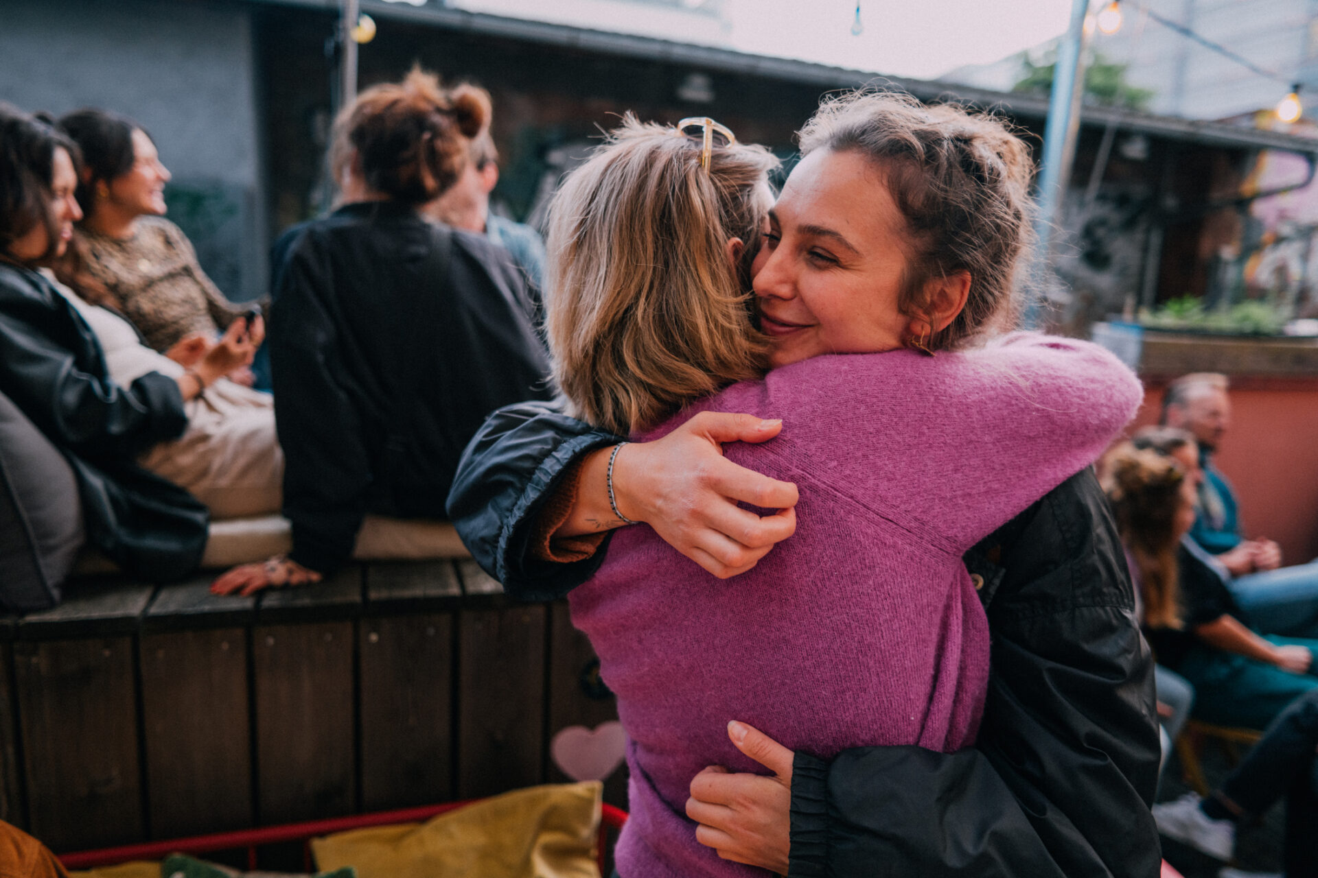 Length of the perfect hug according to science