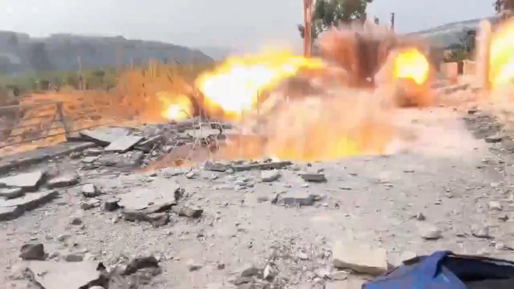 Israeli airstrike lands dangerously close to journalist during report ...