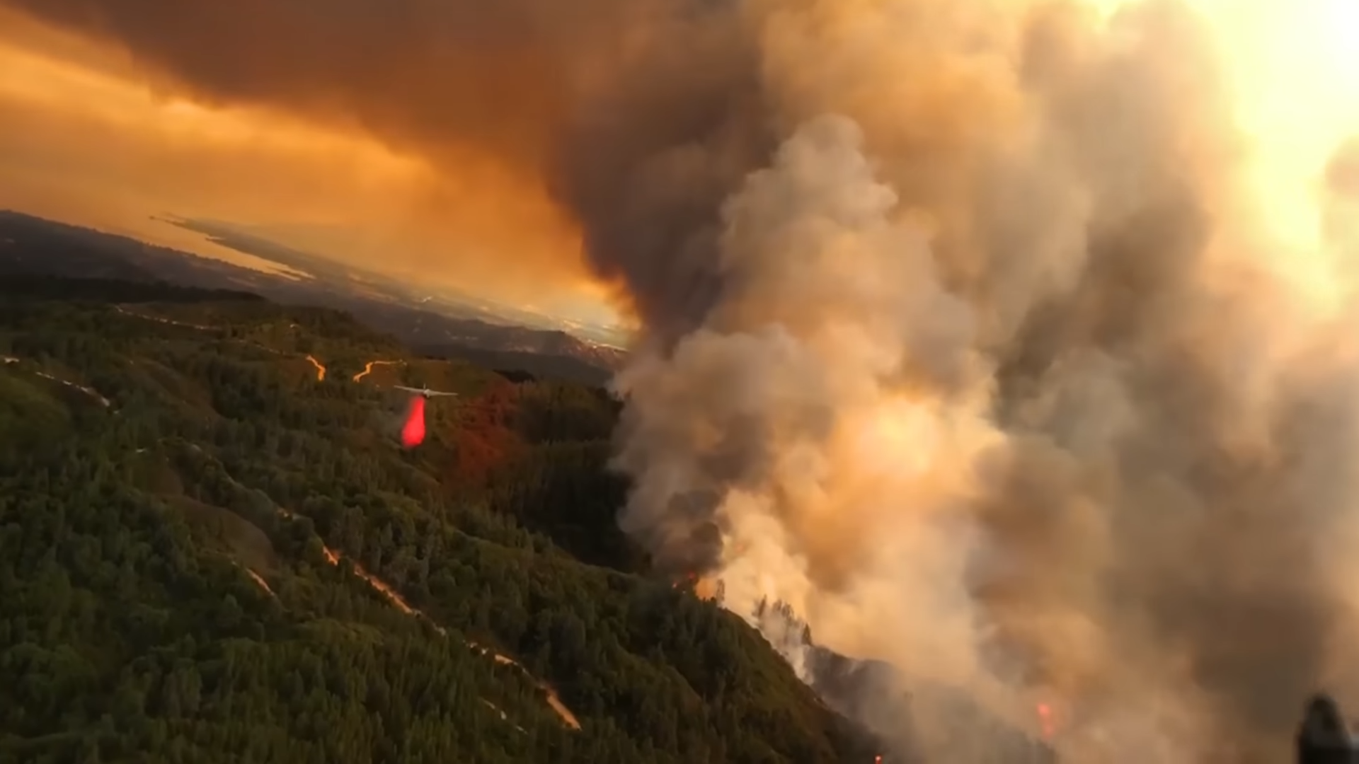 Watch the incredible moment a massive plane attacks a wildfire