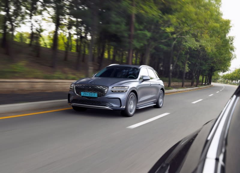 2027 Genesis GV60 and GV70 bring new safety, comfort and custom options
